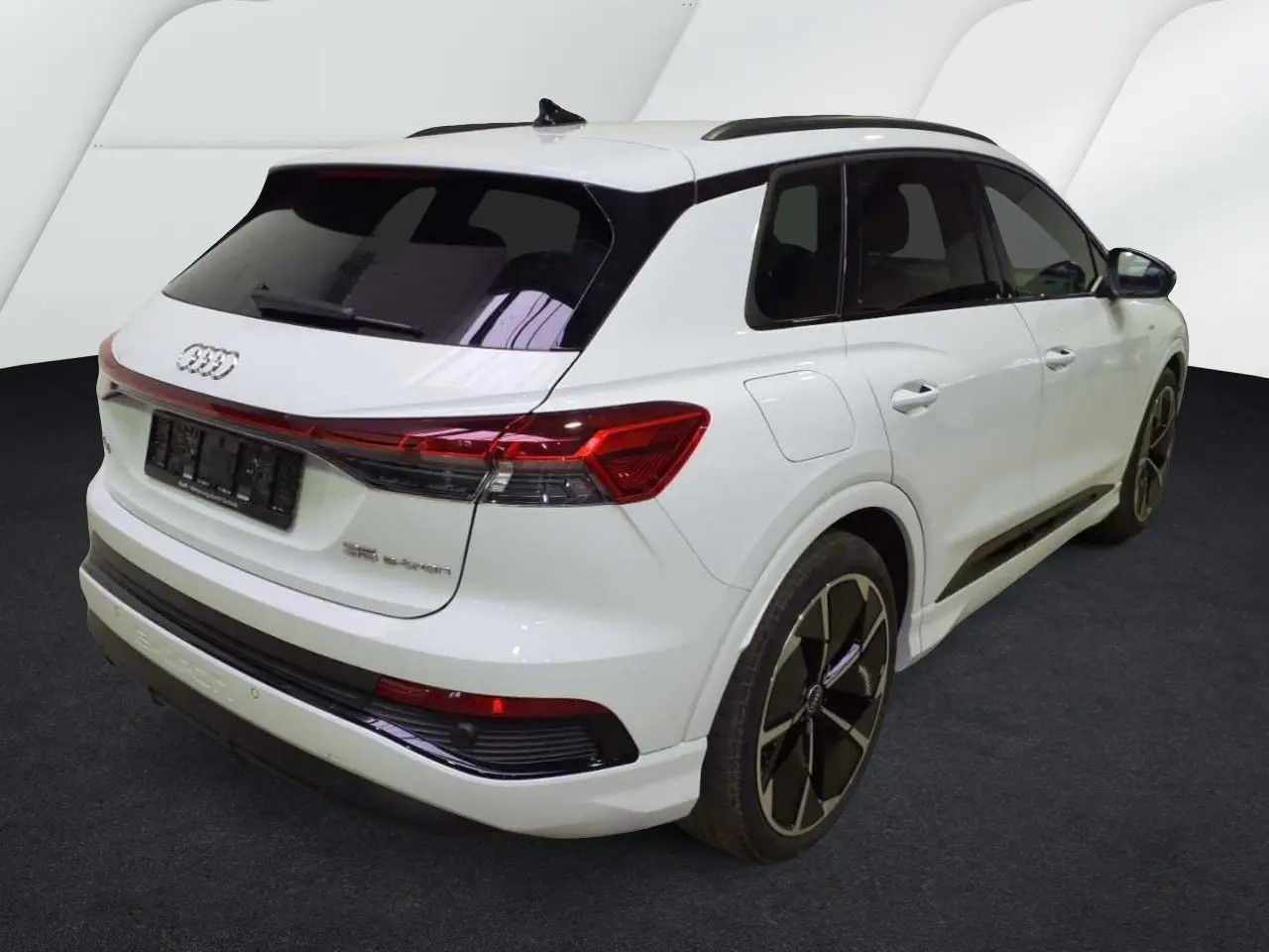 Audi Q4 e-tron 35 S LINE - Авто з США | Energy Hub Дніпро